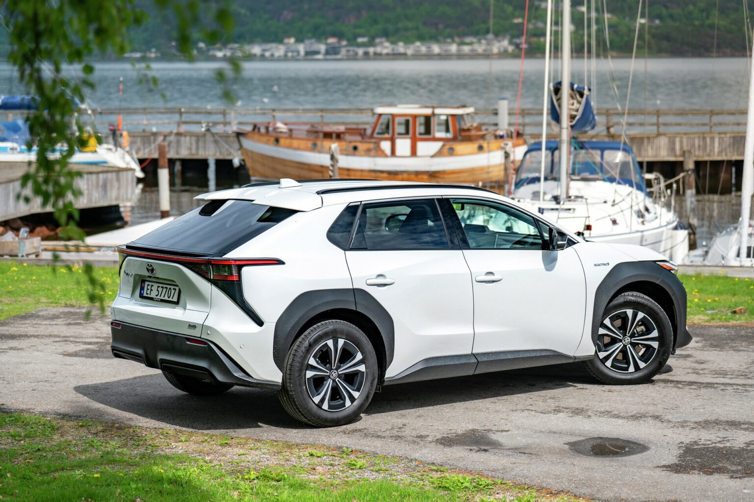 Toyota bZ4X på Norges-visitt - Norsk elbilforening