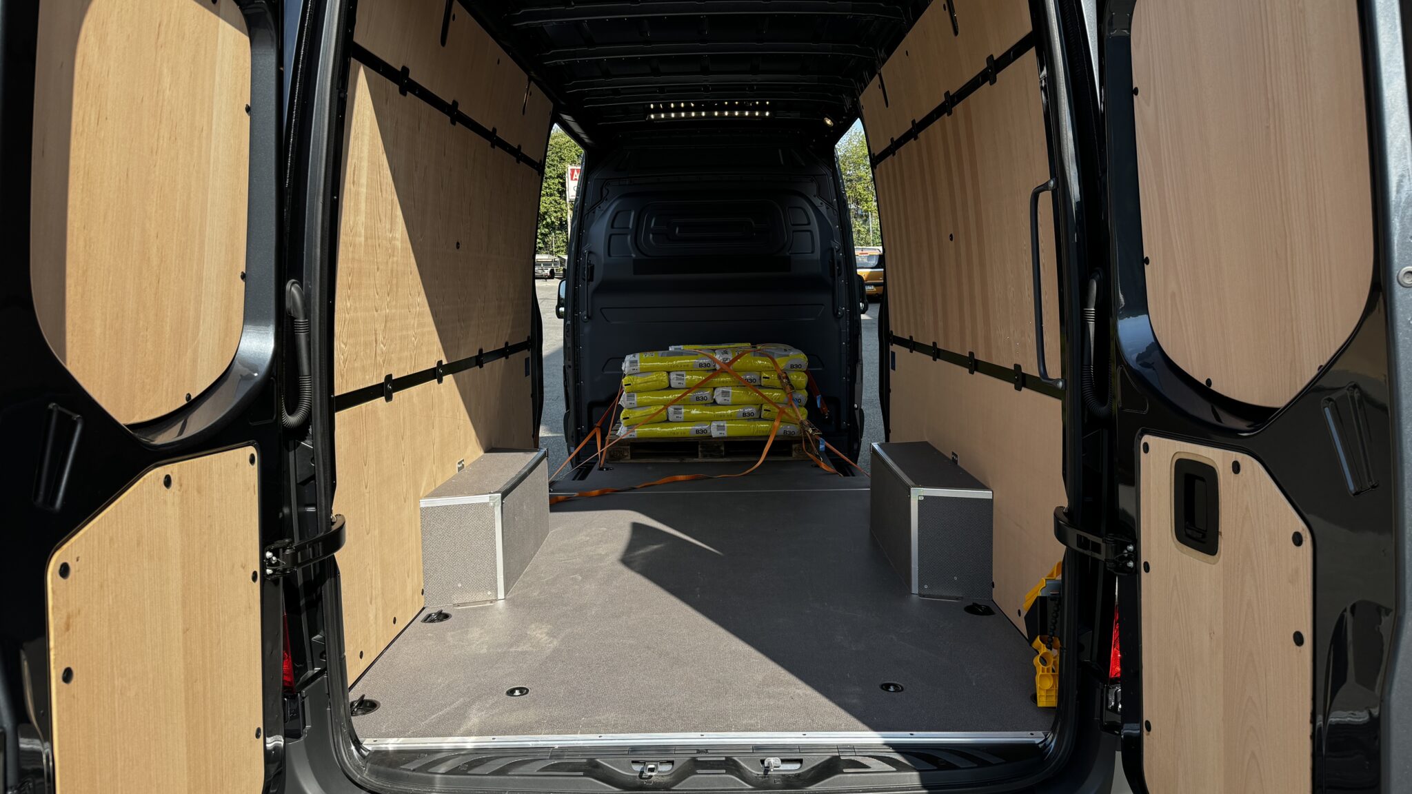 Test av Mercedes-Benz E-Sprinter:Den nye varebil­kongen? - Norsk ...