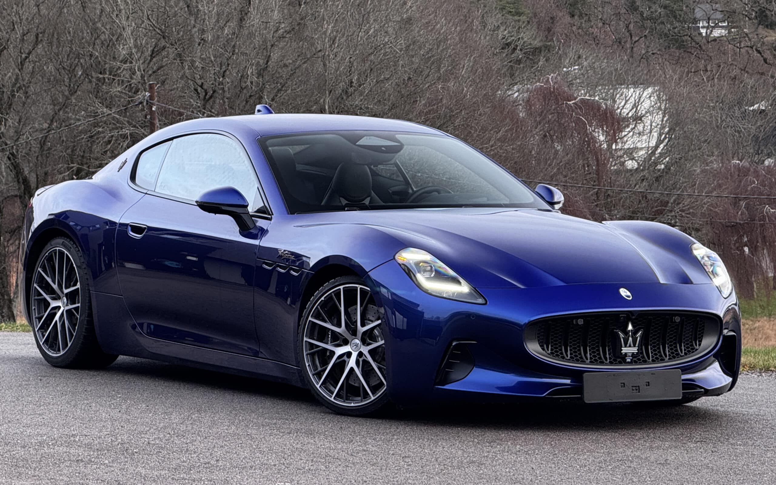 Test av Maserati GranTurismo Folgore: Brutal eleganse - Norsk elbilforening
