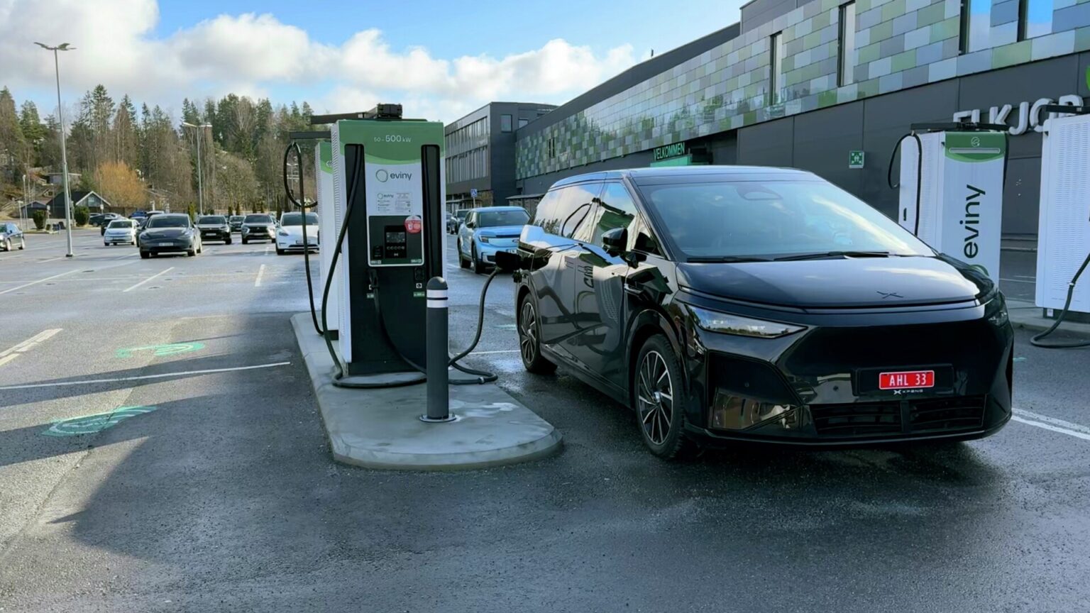 Vi tester Xpeng X9 - ikke sett makan - Norsk elbilforening